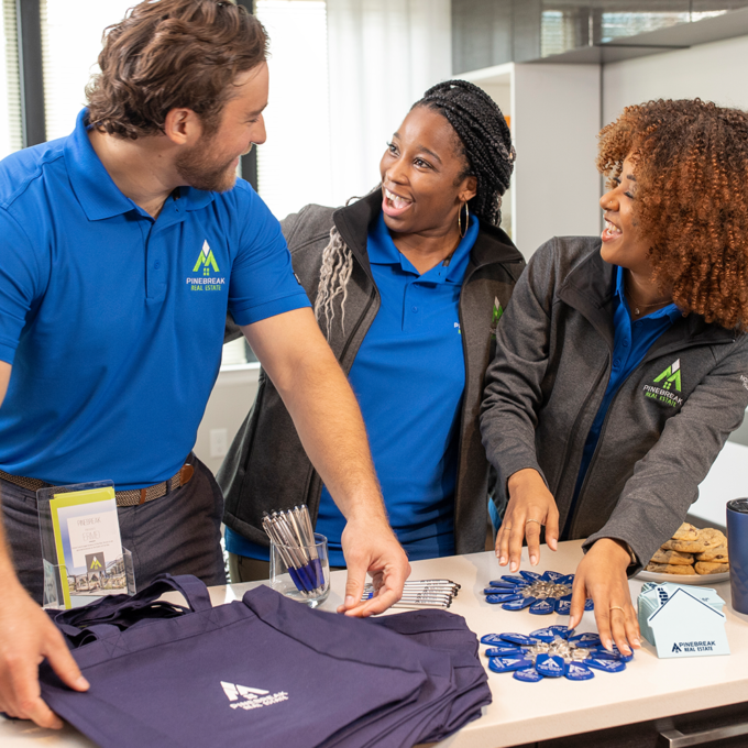 Seven Benefits of Ordering Custom Swag in Bulk - Custom Ink